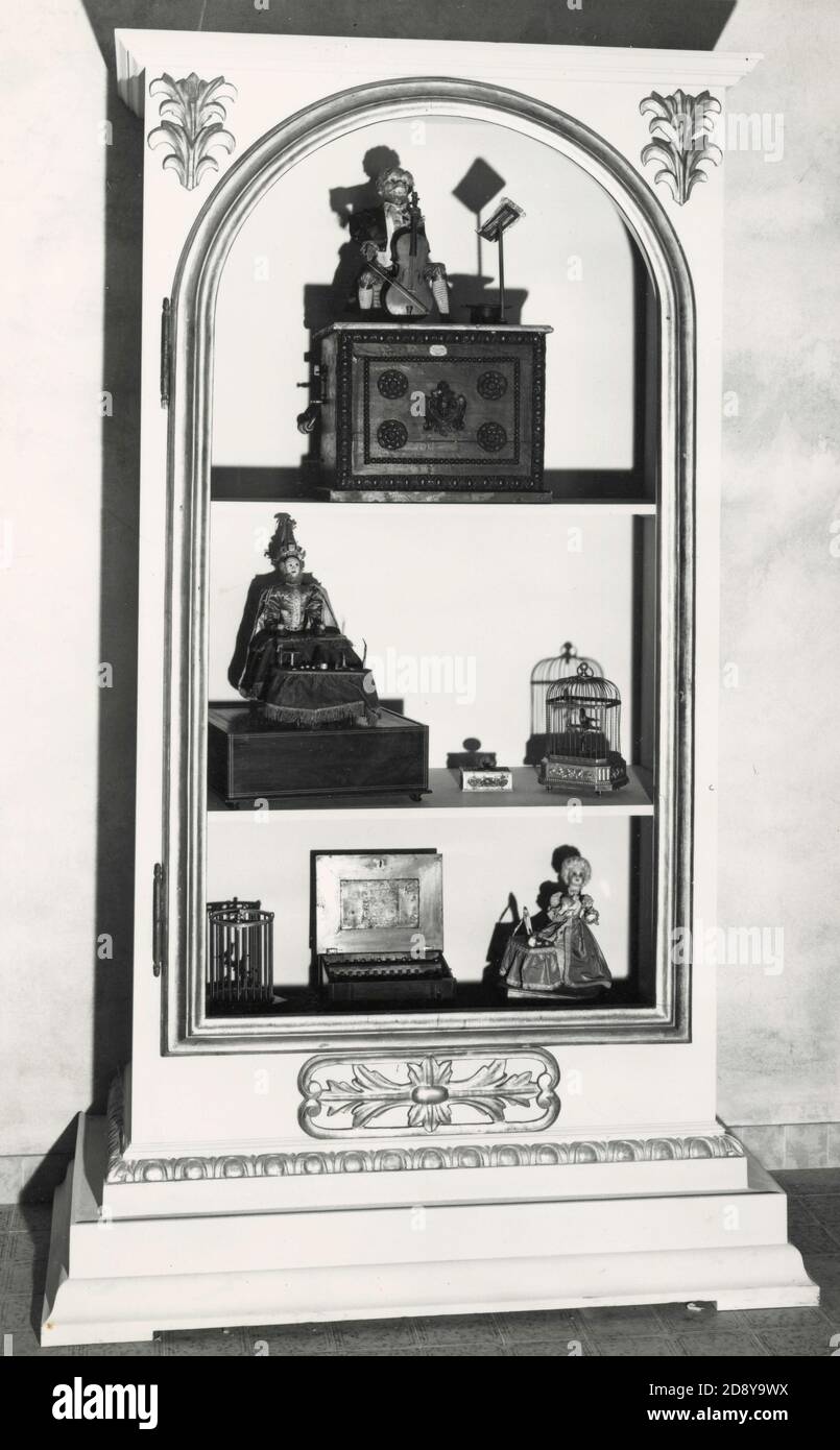 Musical boxes hi-res stock photography and images - Alamy