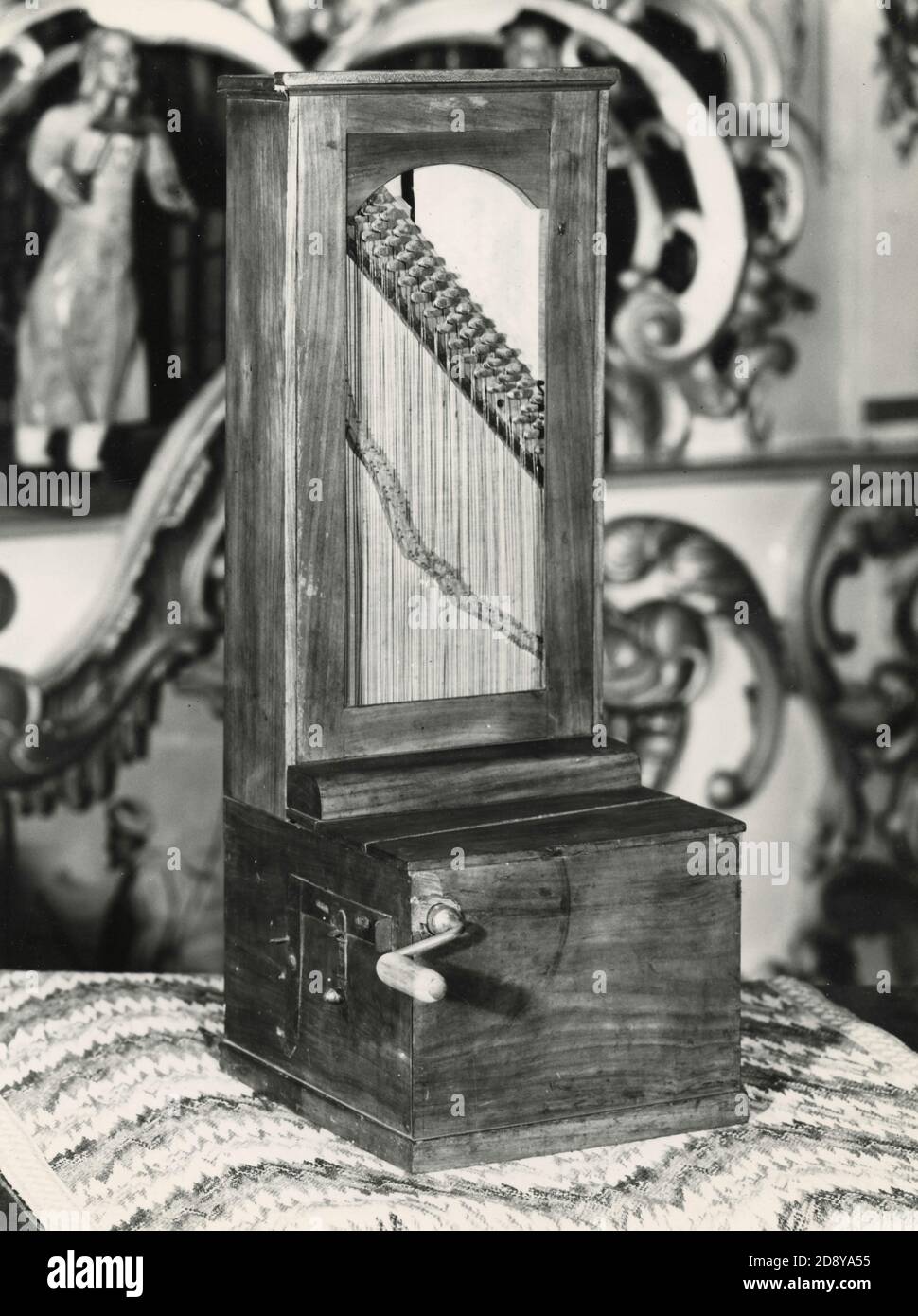 Antique music box Stock Photo - Alamy