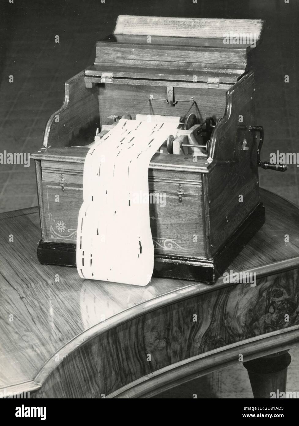 Antique music box Stock Photo - Alamy