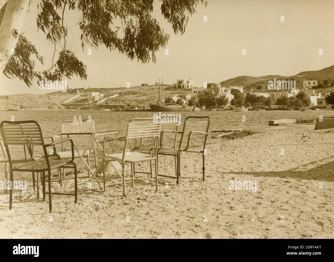 Beach 1950s hi-res stock photography and images - Alamy