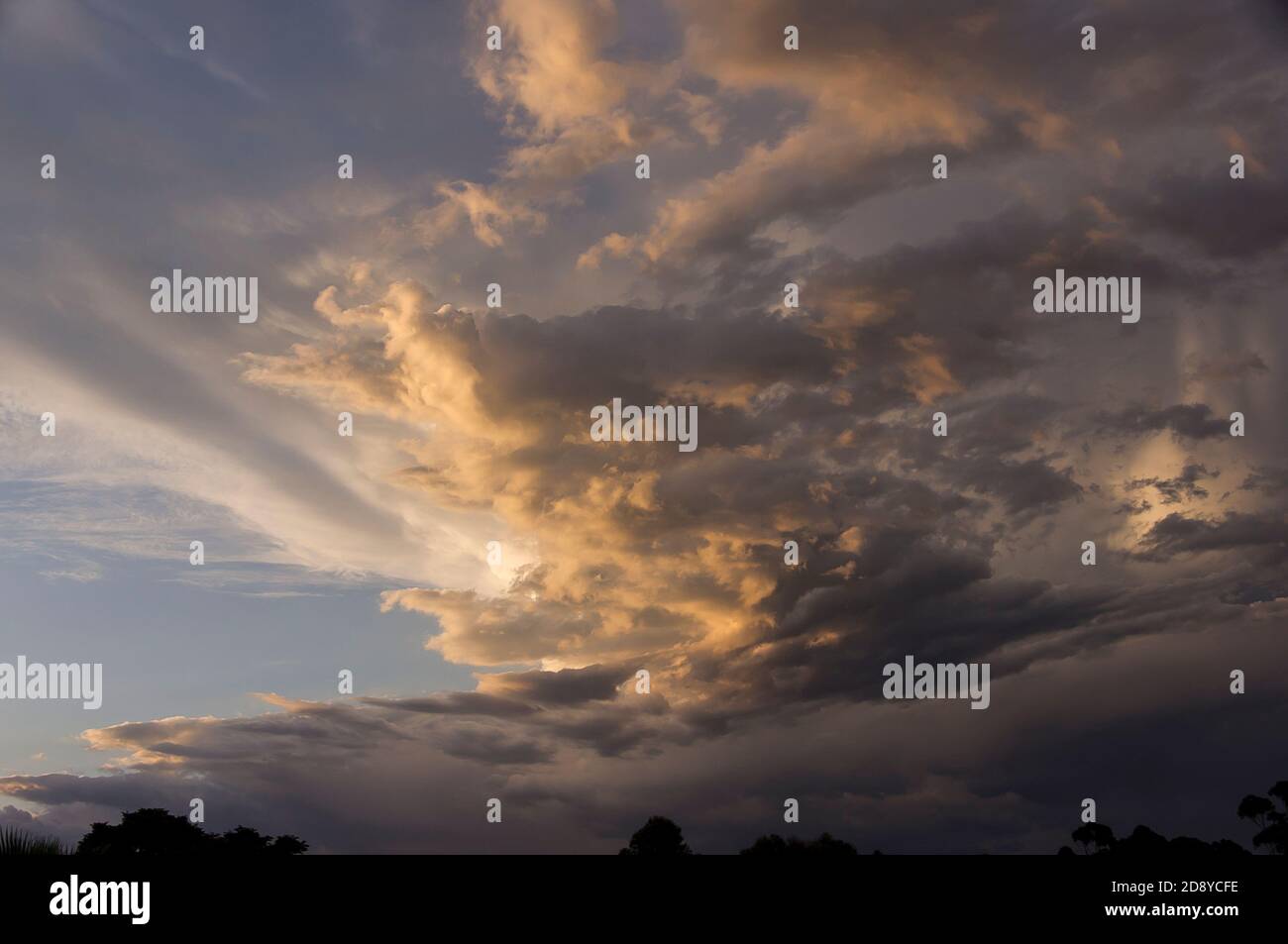 Unique cloud formation hi-res stock photography and images - Alamy