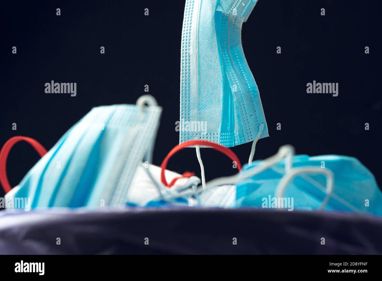 Hand putting used dirty surgical mask to a garbage bin Stock Photo - Alamy