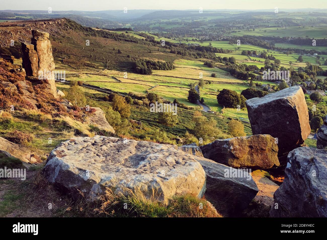 Curbar Edge in the Derbyshire Dales, Peak District, UK Stock Photo - Alamy
