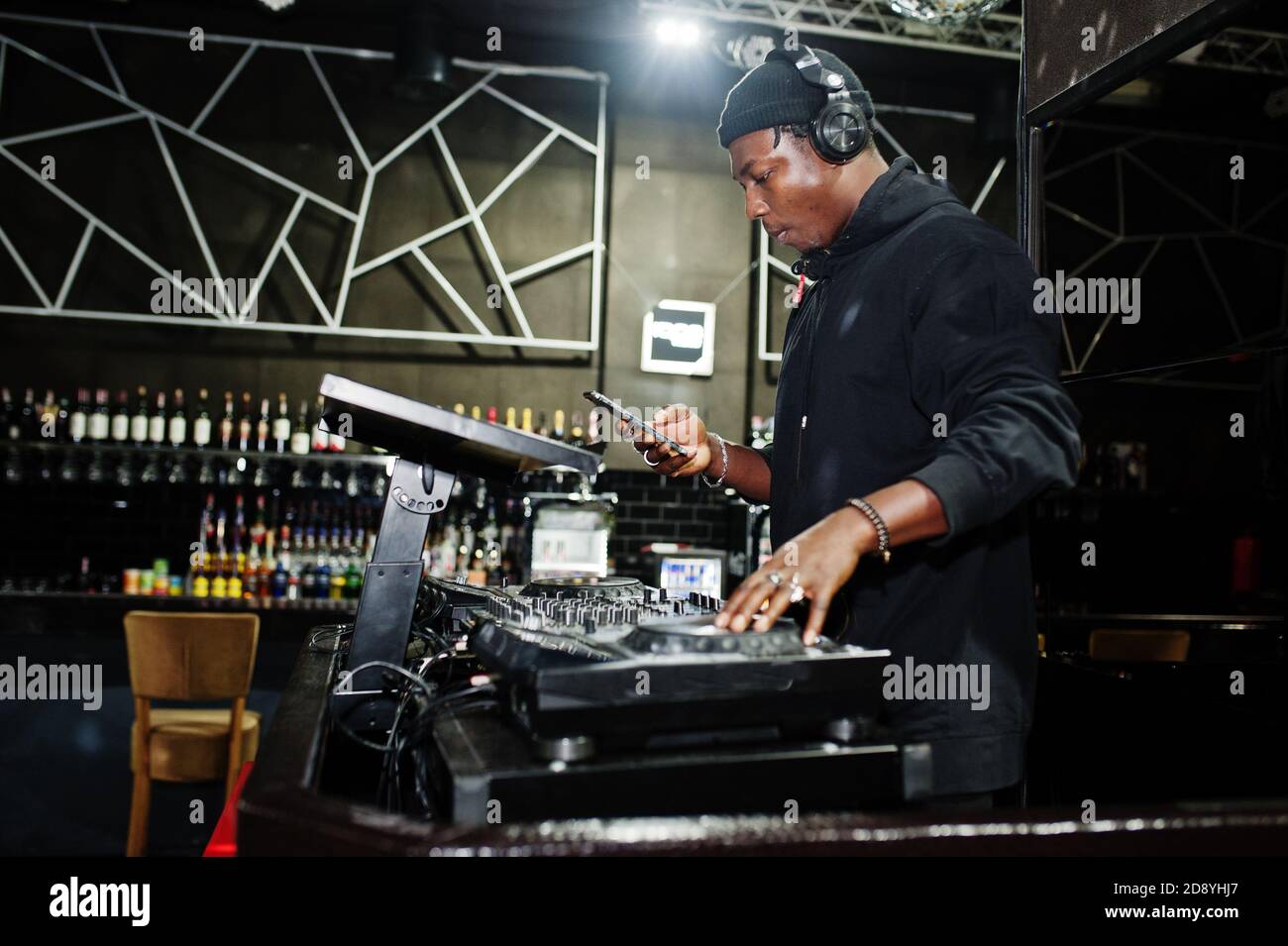 Electronic music decks hi-res stock photography and images - Alamy