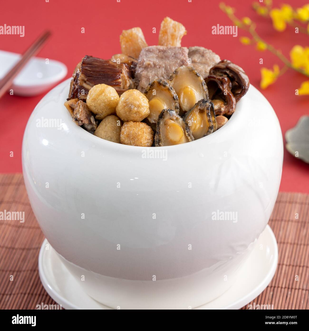 Traditional food of Chinese lunar new year, Buddha jumps over the wall ...