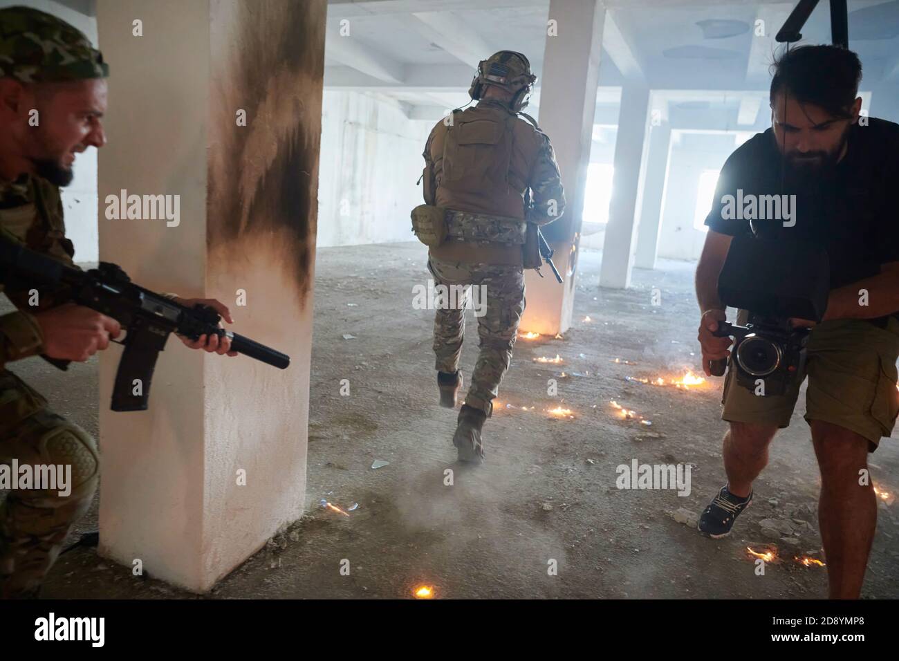 Video camera soldier hi-res stock photography and images - Alamy