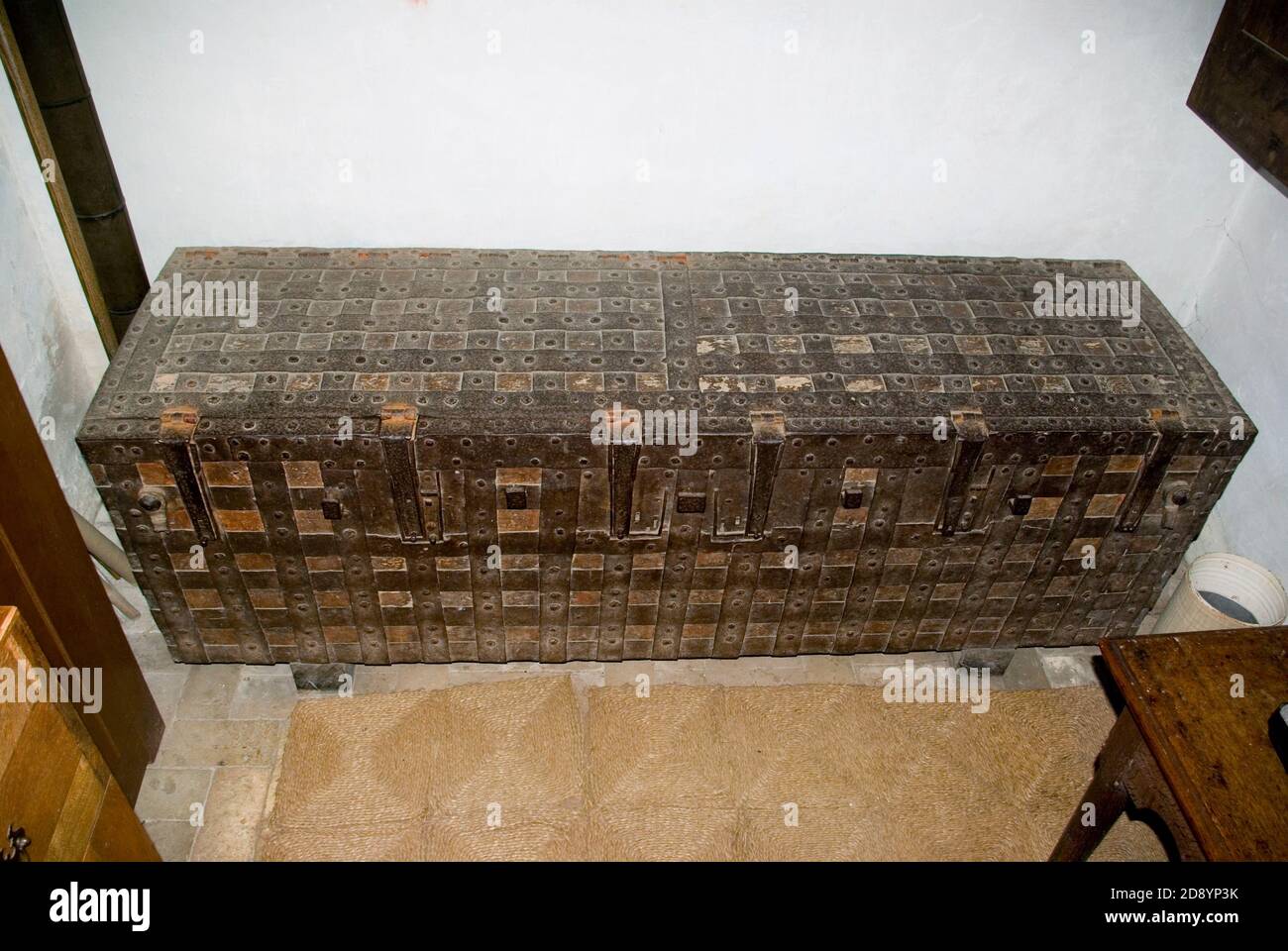 Medieval chest hi-res stock photography and images - Alamy