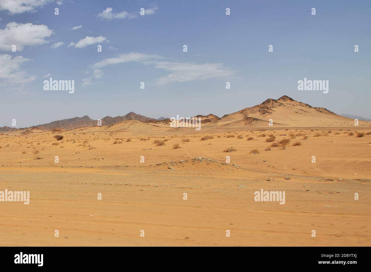 Red sand dunes riyadh hi-res stock photography and images - Alamy