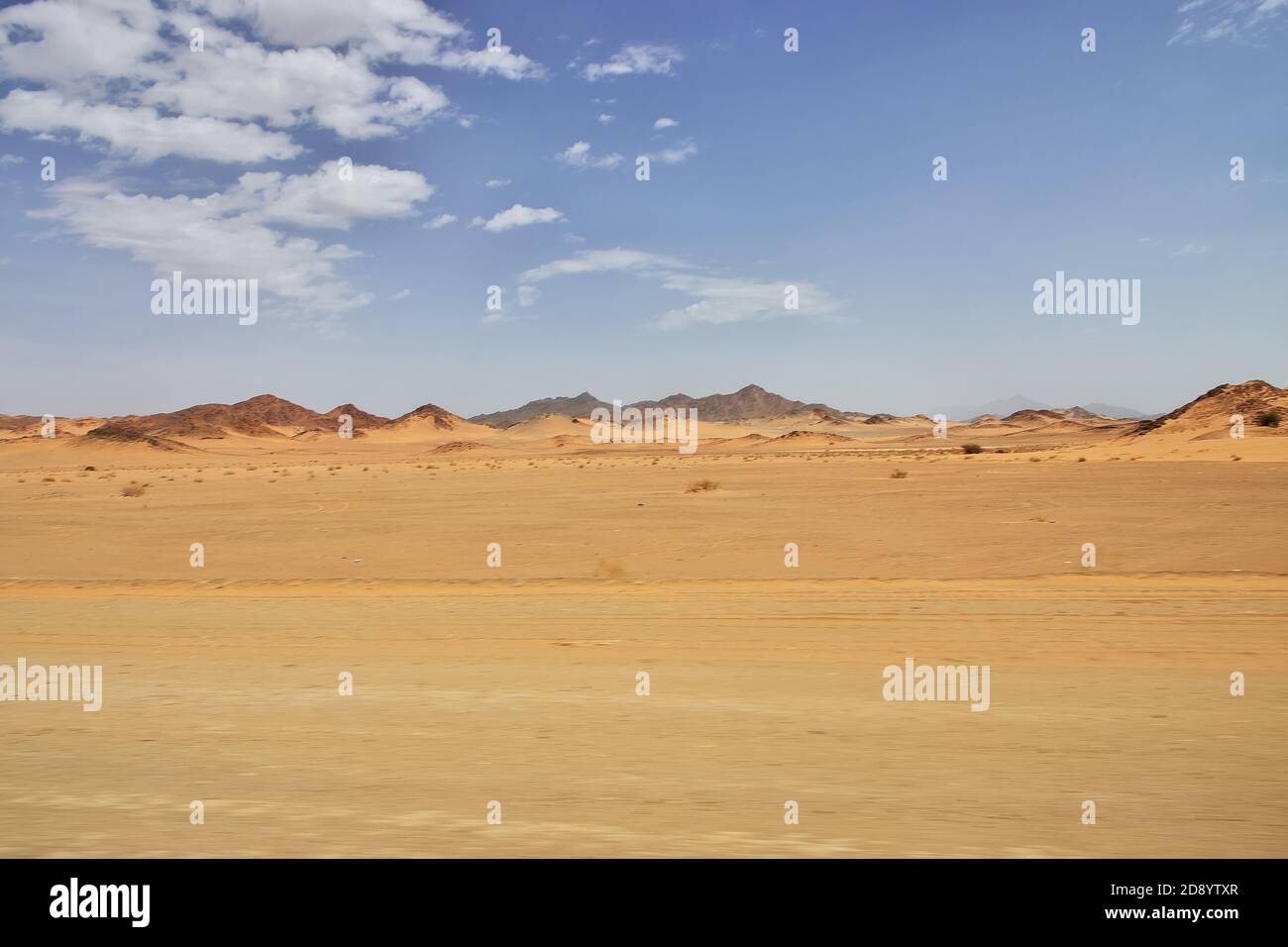 Sand dunes in the desert, Saudi Arabia Stock Photo - Alamy