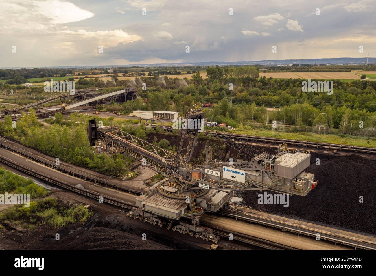 Aerial machinery work in opencast hi-res stock photography and images ...
