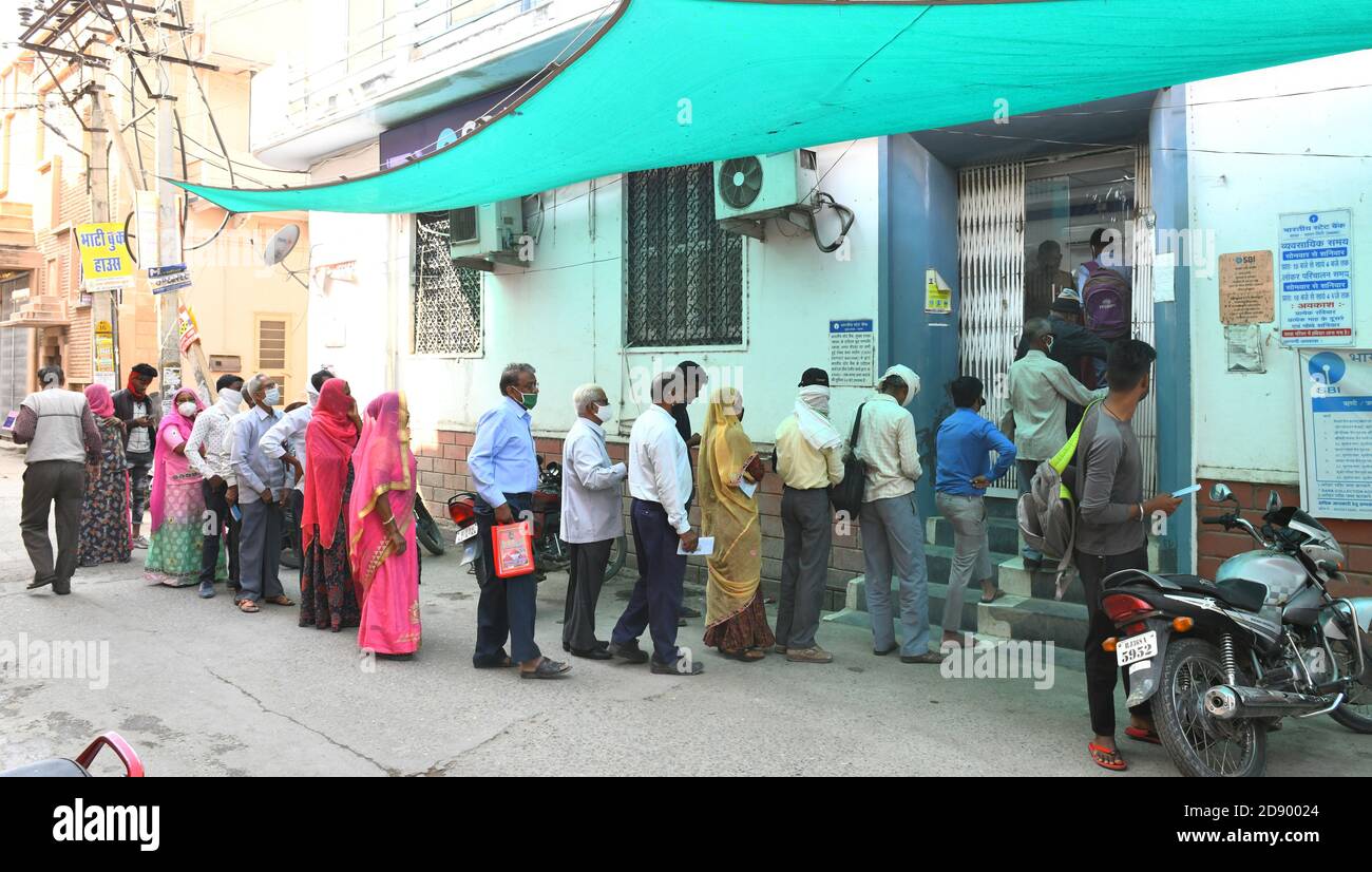 Indian bank queue hi-res stock photography and images - Alamy