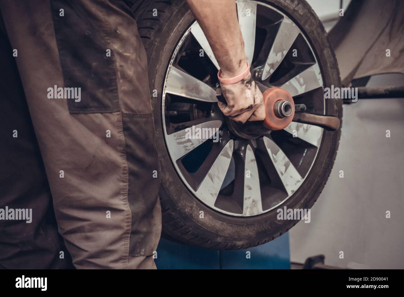 Wheel balancing repair change car hi-res stock photography and images ...