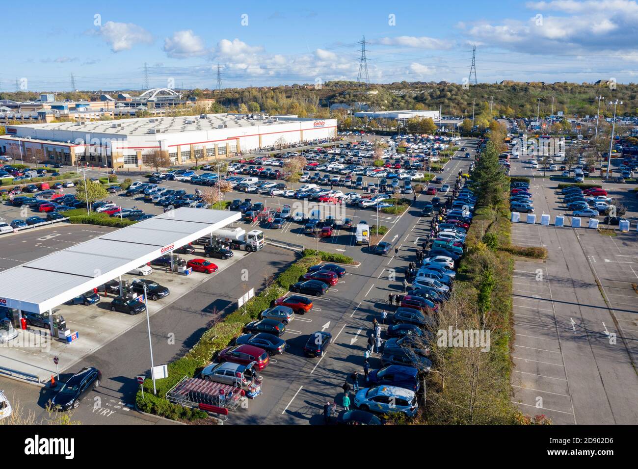 Essex, UK. 2nd November 2020. Hundreds queue outside Costco at Lakeside ...