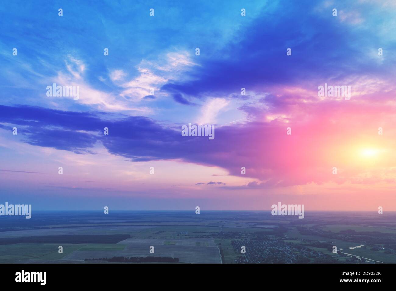 Colorful cloudy sky sunset hi-res stock photography and images - Alamy