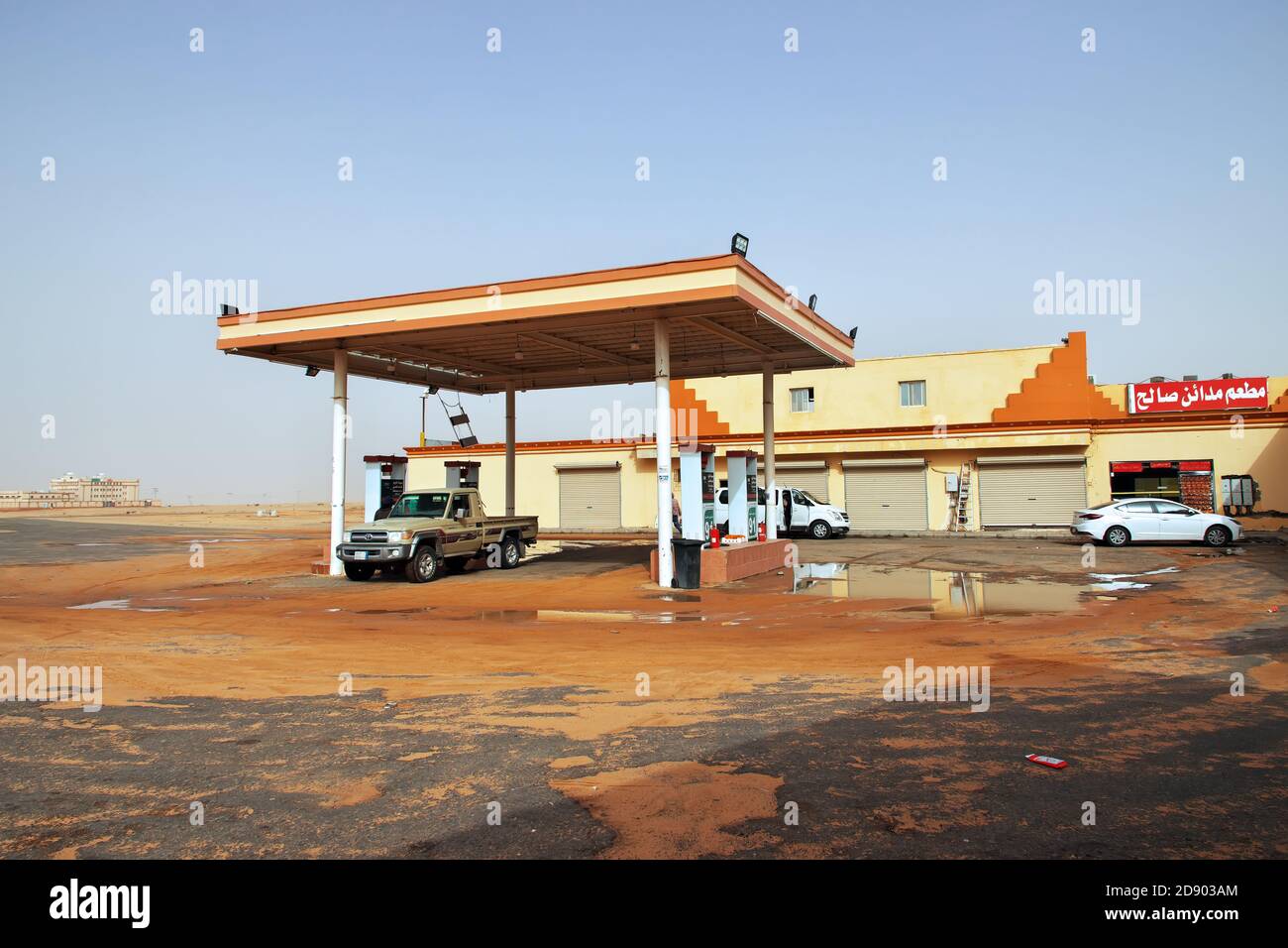 The filling station in the desert, Saudi Arabia Stock Photo - Alamy
