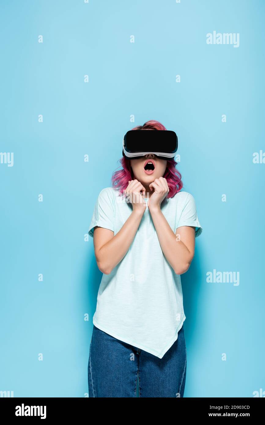 Virtual reality woman afraid hi-res stock photography and images - Alamy