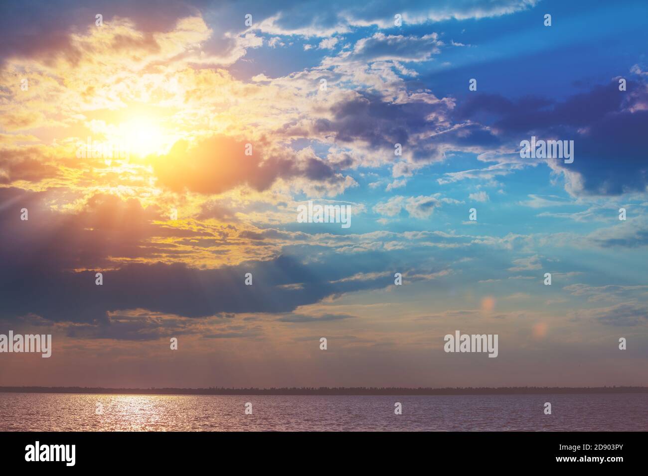 Early morning sky background cloudscape hi-res stock photography and ...