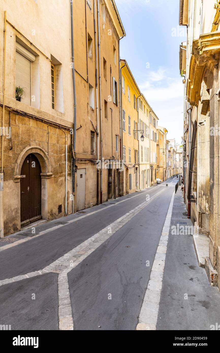Street building france hi-res stock photography and images - Alamy