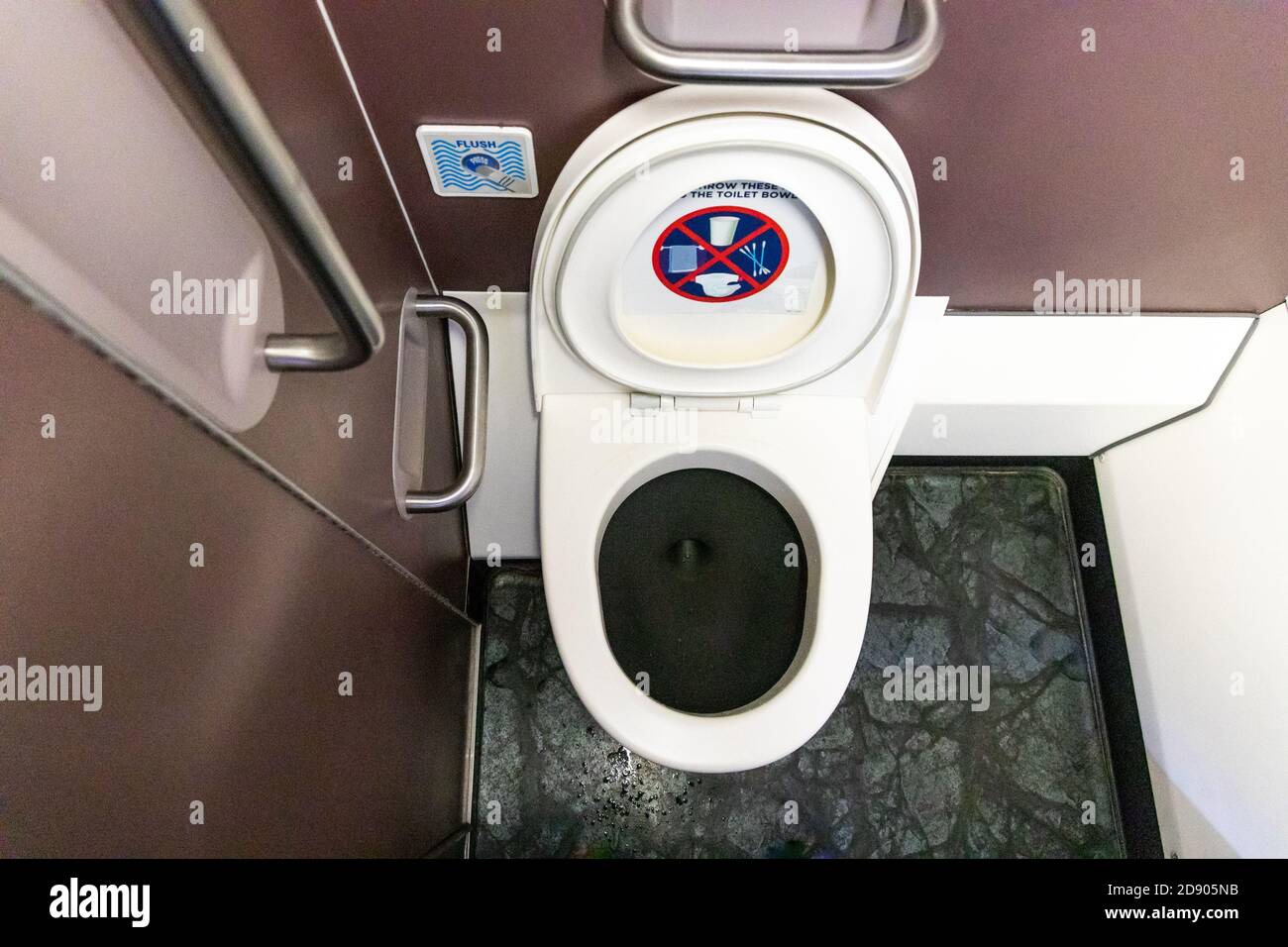 Airplane bathroom hi-res stock photography and images - Alamy