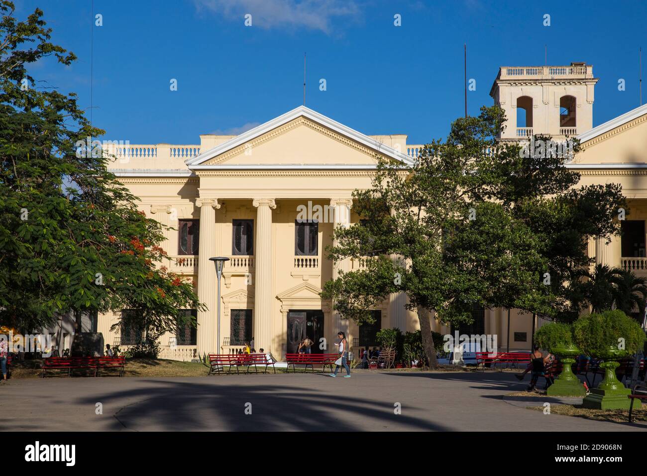 Cuba, Santa Clara, Building on Parque Vidal Stock Photo - Alamy