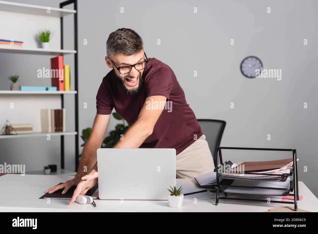 Angry man about to throw laptop hi-res stock photography and images - Alamy