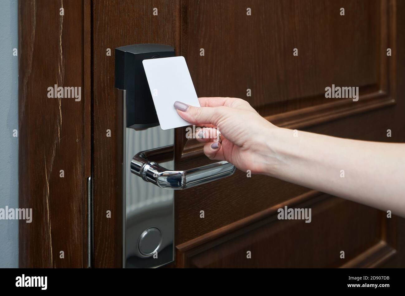 Hotel key card hi-res stock photography and images - Alamy