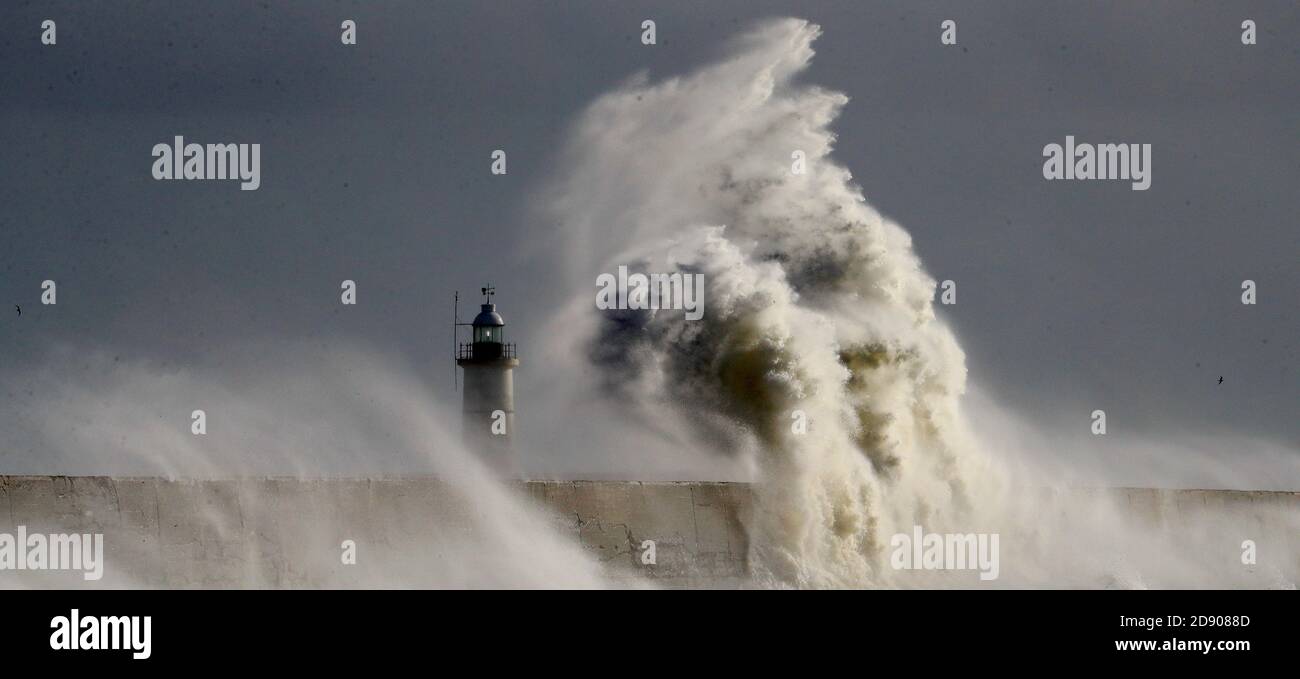 Large waves crash over harbour wall hi-res stock photography and images ...