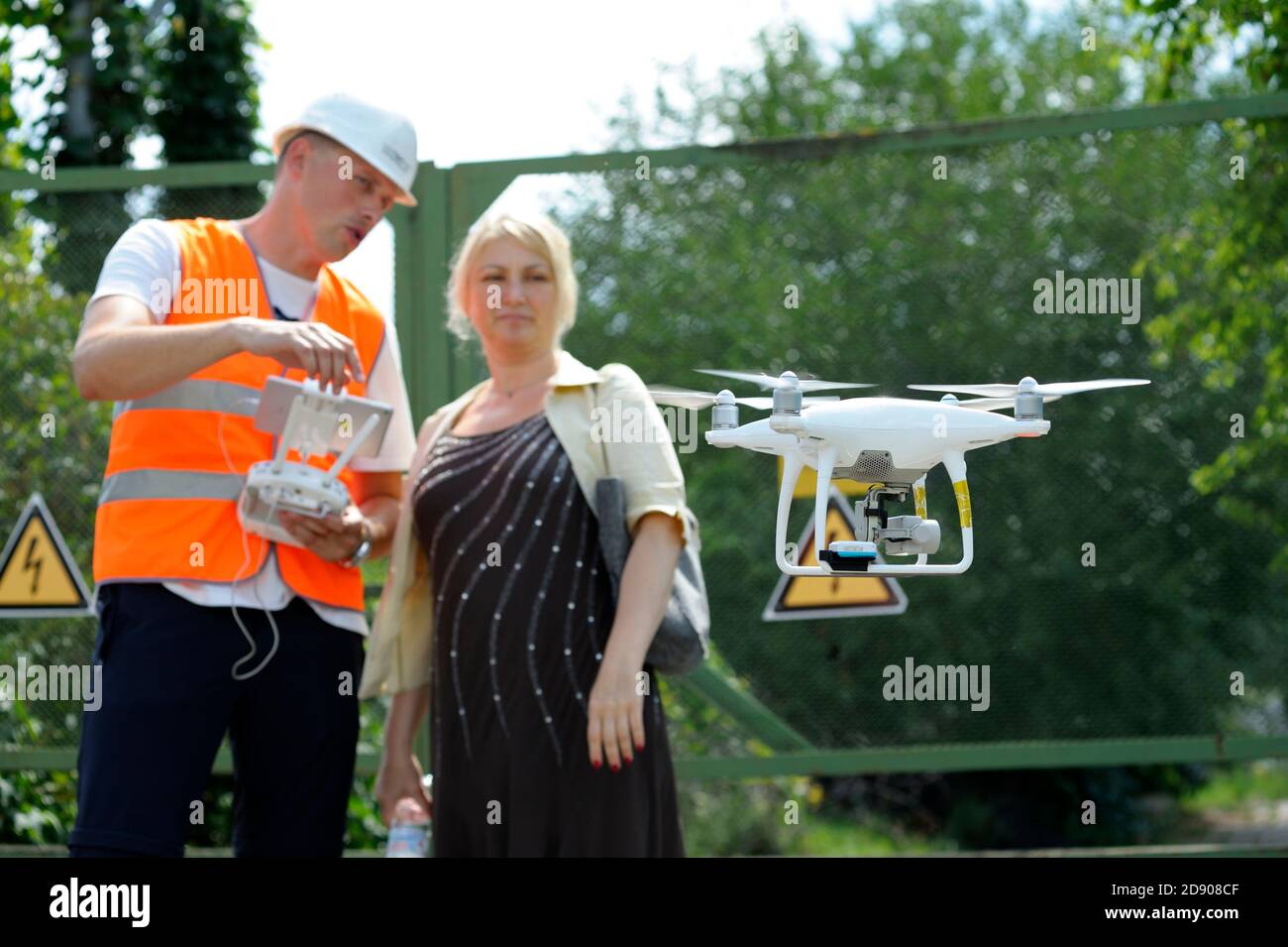 Man launching uav hi-res stock photography and images - Alamy