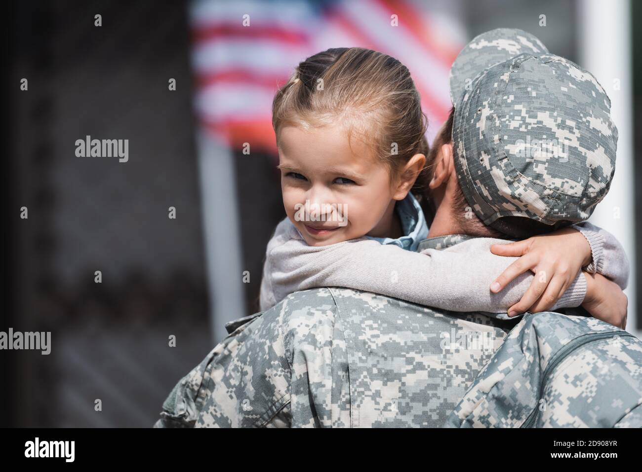 Military man hugging hi-res stock photography and images - Alamy