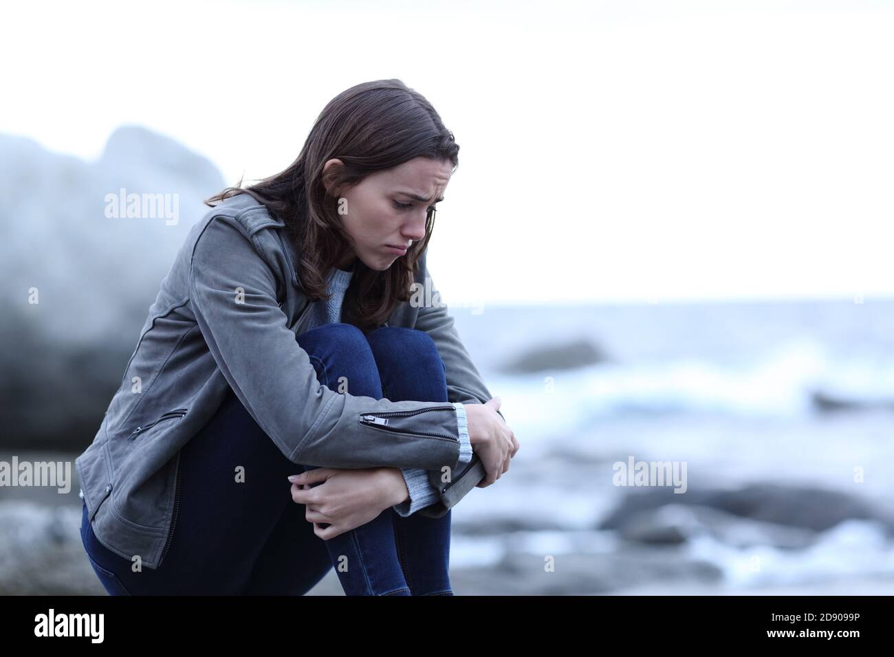 Sad girl sitting sea hi-res stock photography and images - Alamy