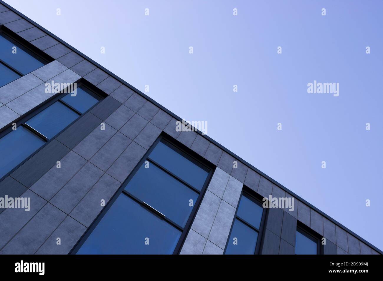 Facade front diagonal windows hi-res stock photography and images - Alamy
