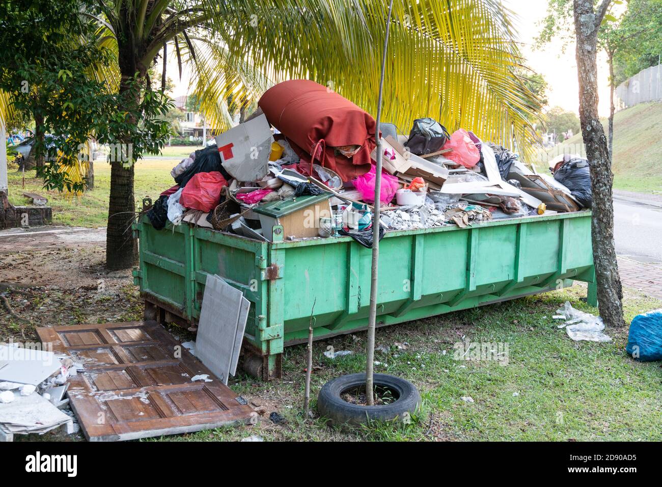 Removal rubbish dumpster bin with load of material for disposal Stock ...