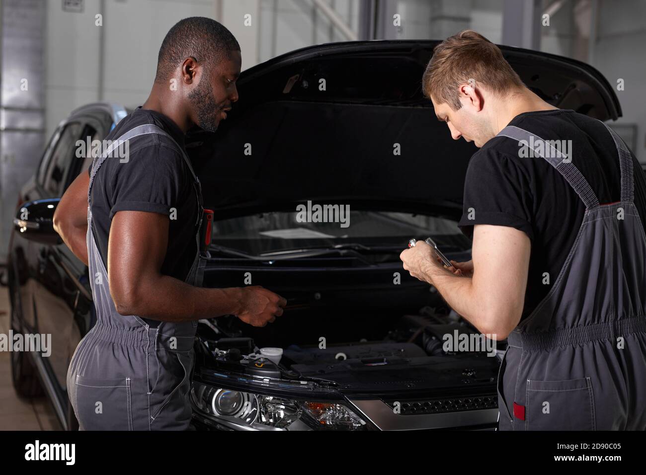 African american auto mechanic hispanic hi-res stock photography and ...