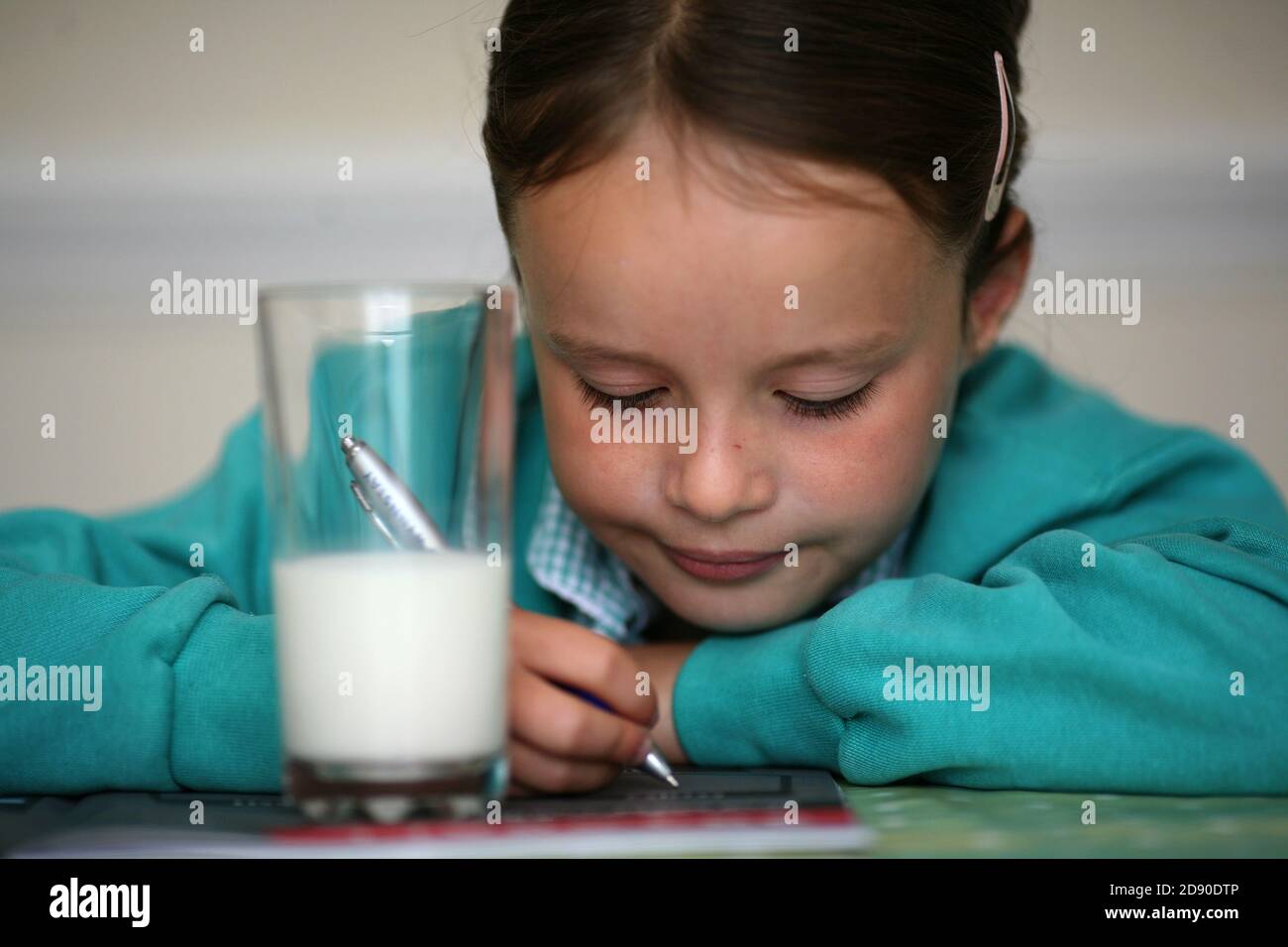Primary school girl hi-res stock photography and images - Alamy