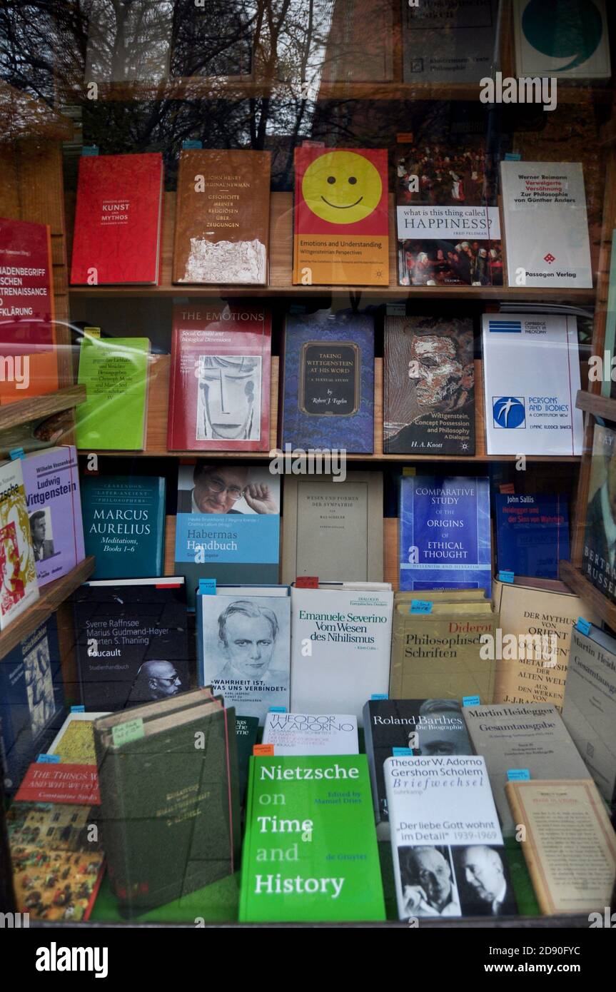 Bookshop mural hi-res stock photography and images - Alamy