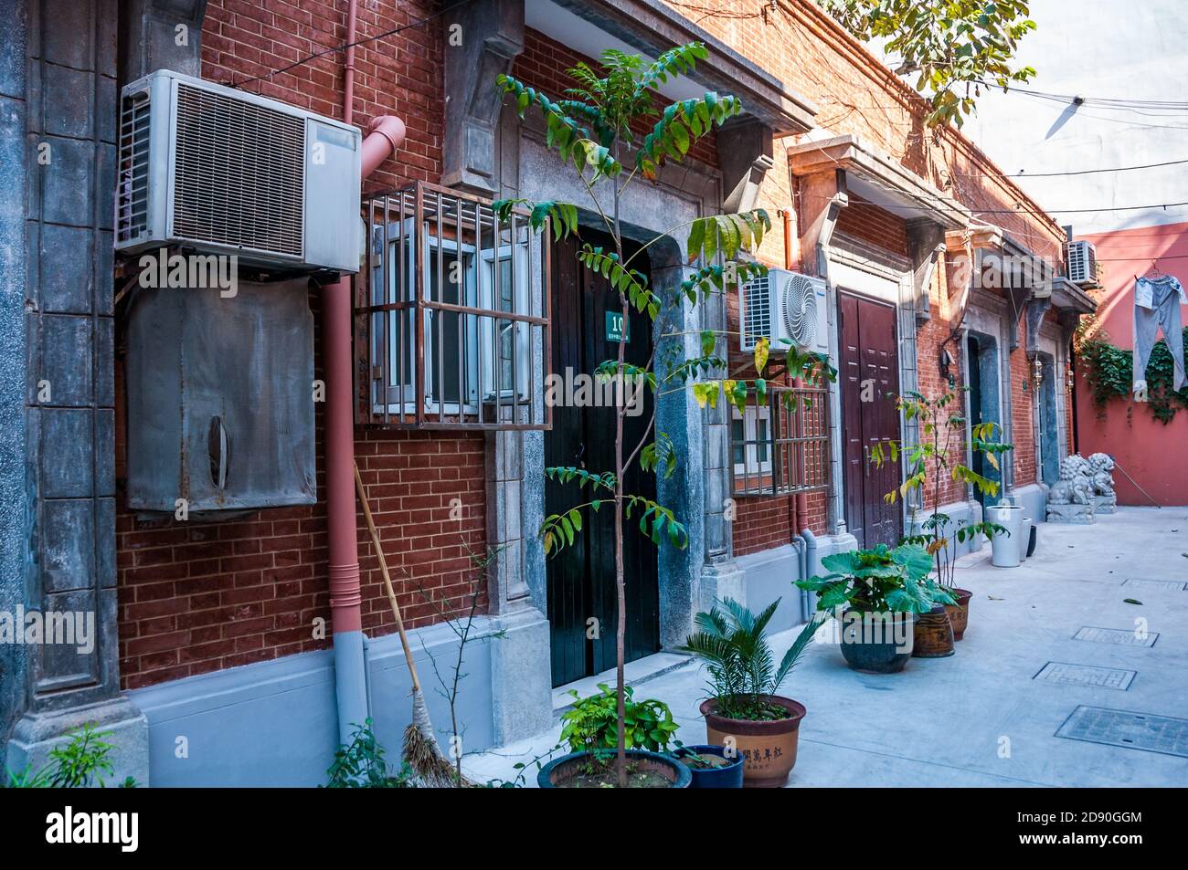 Shikumen style style buildings hi-res stock photography and images - Alamy