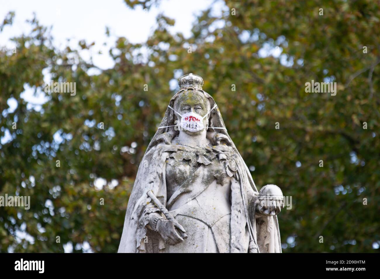 Queen Victoria statue wearing a face mask that says "Stop HS2" in ...