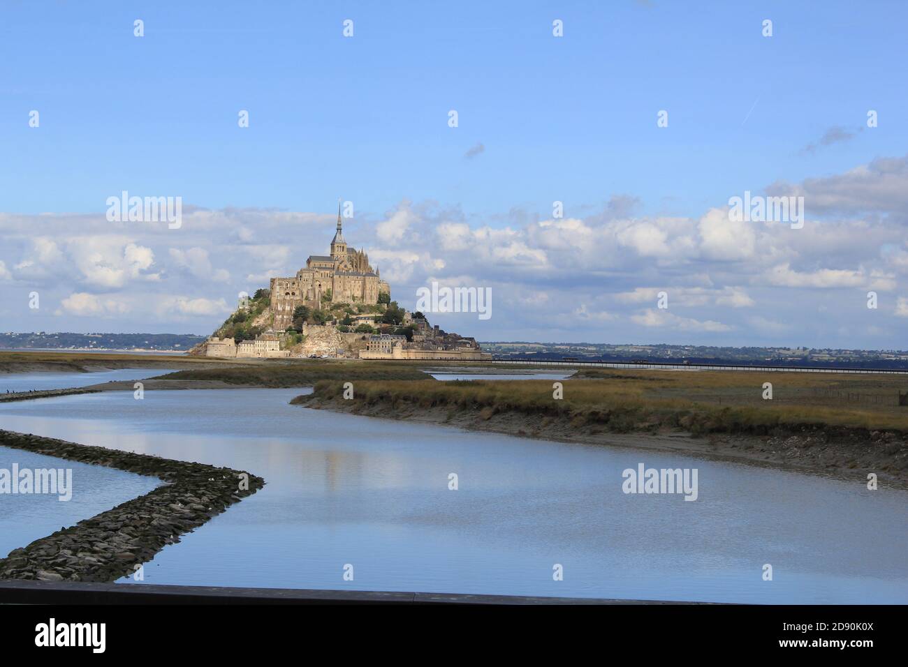 Mont saint michel high tide hi-res stock photography and images - Alamy