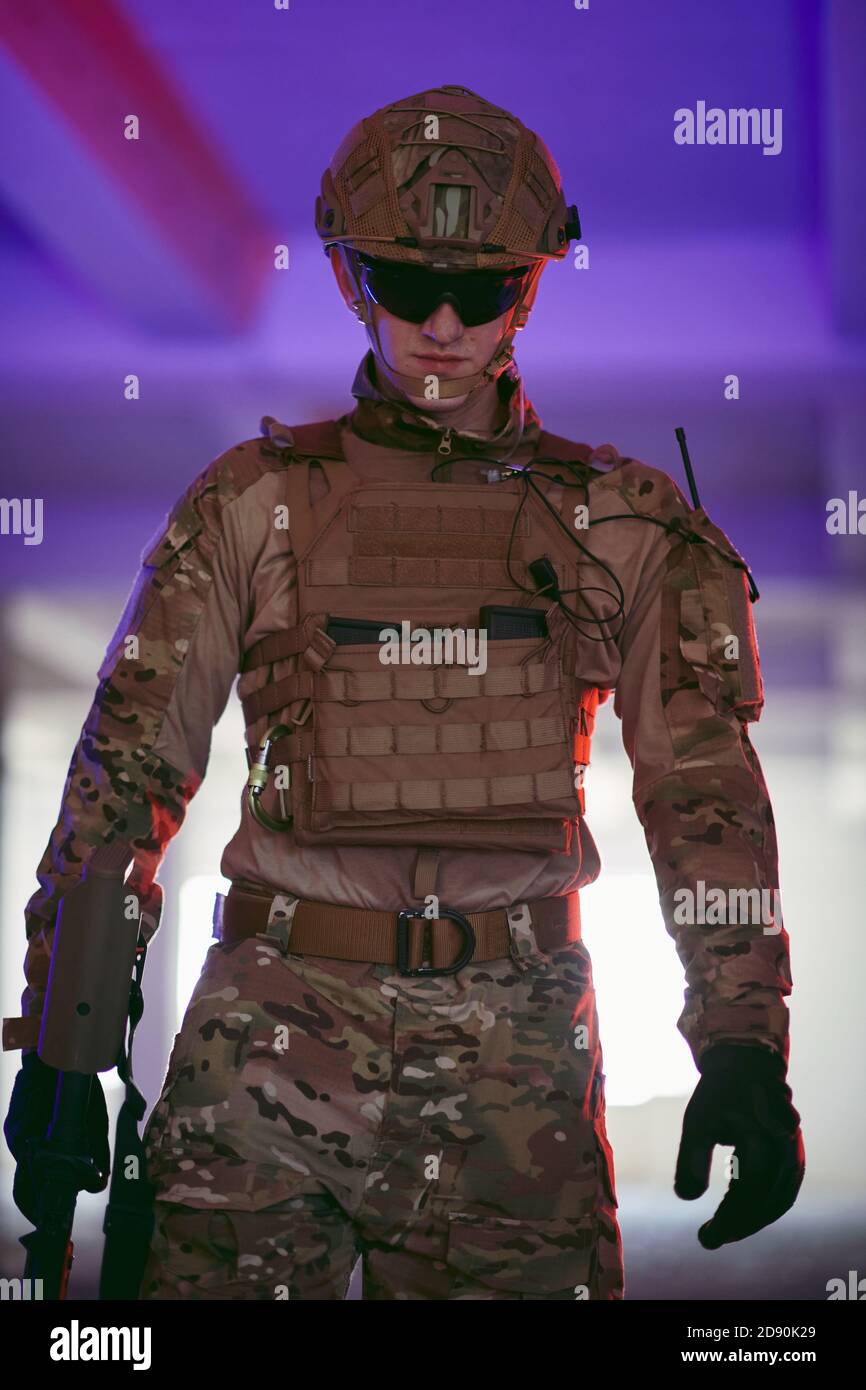 modern warfare soldier in urban environment Stock Photo - Alamy