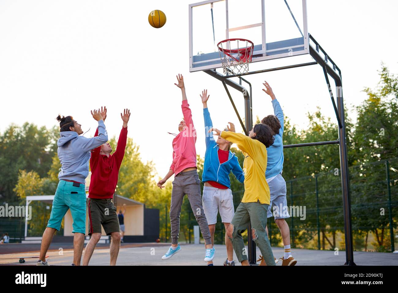 High school student playing basketball hi-res stock photography and ...