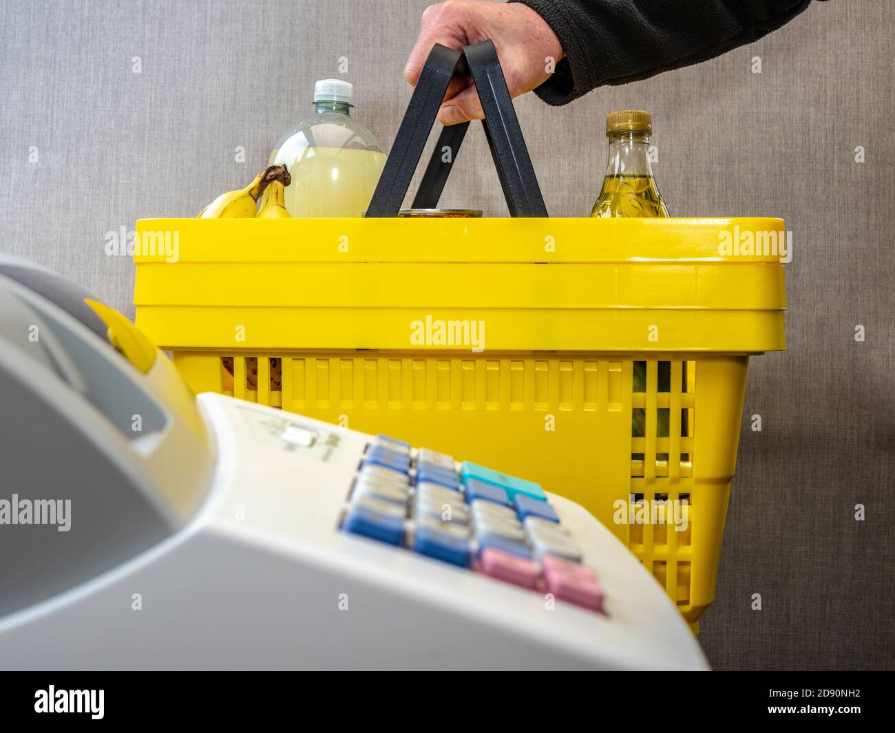 Empty baskets hi-res stock photography and images - Alamy