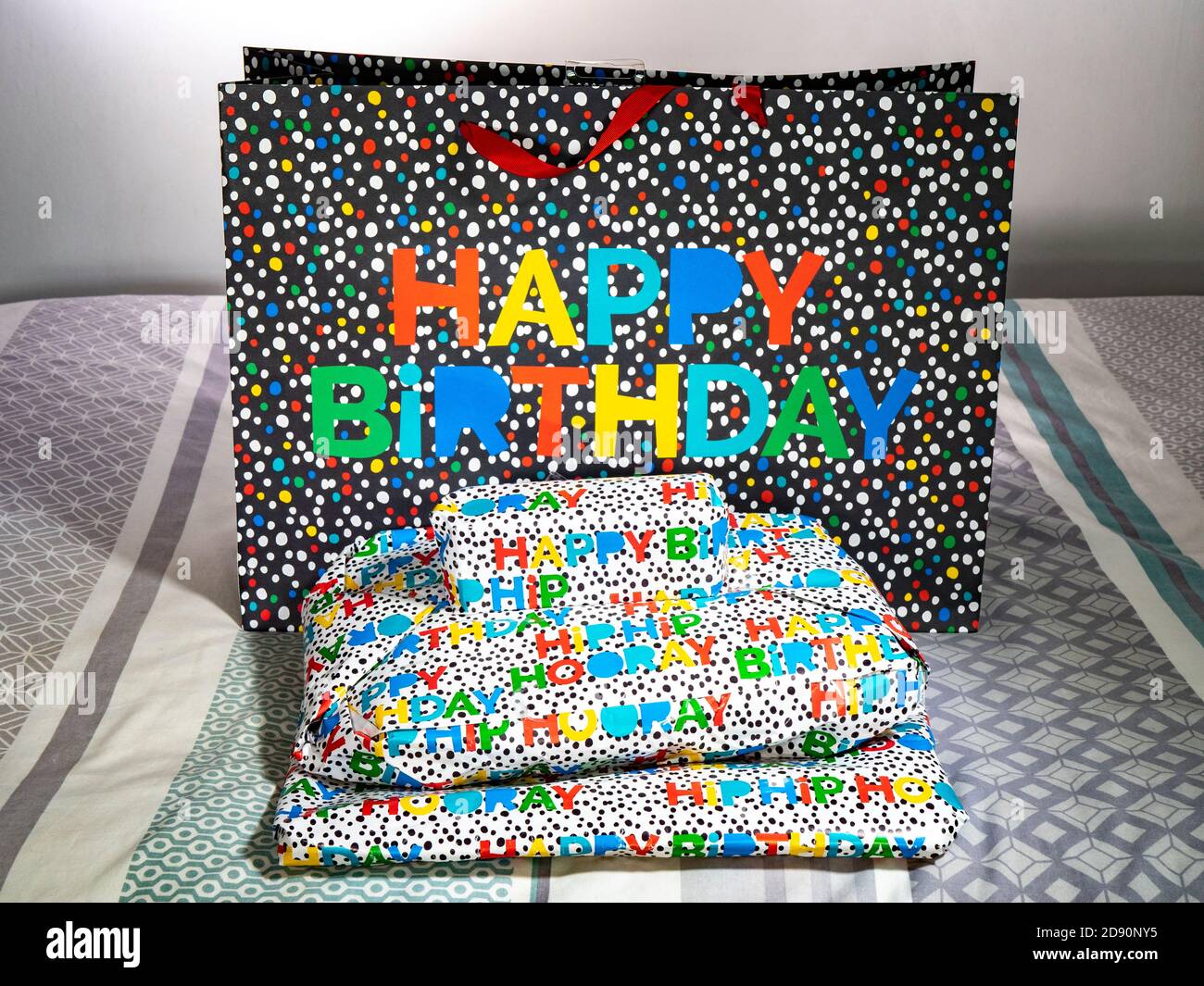 Birthday presents wrapping hi-res stock photography and images - Alamy