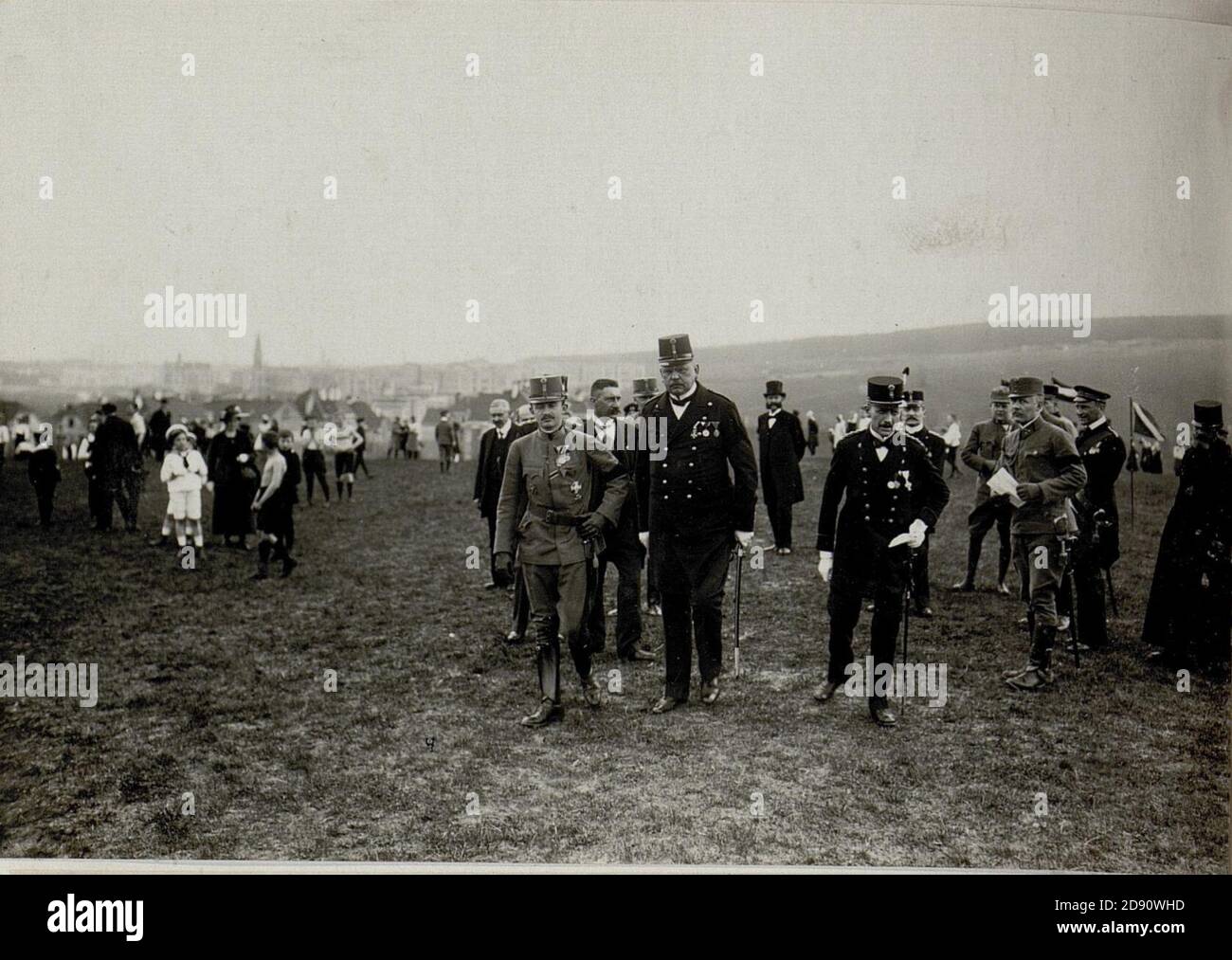 Kaiser Karl I. bei Jung Österreich am Roten Berg in Ober St. Veit Stock ...