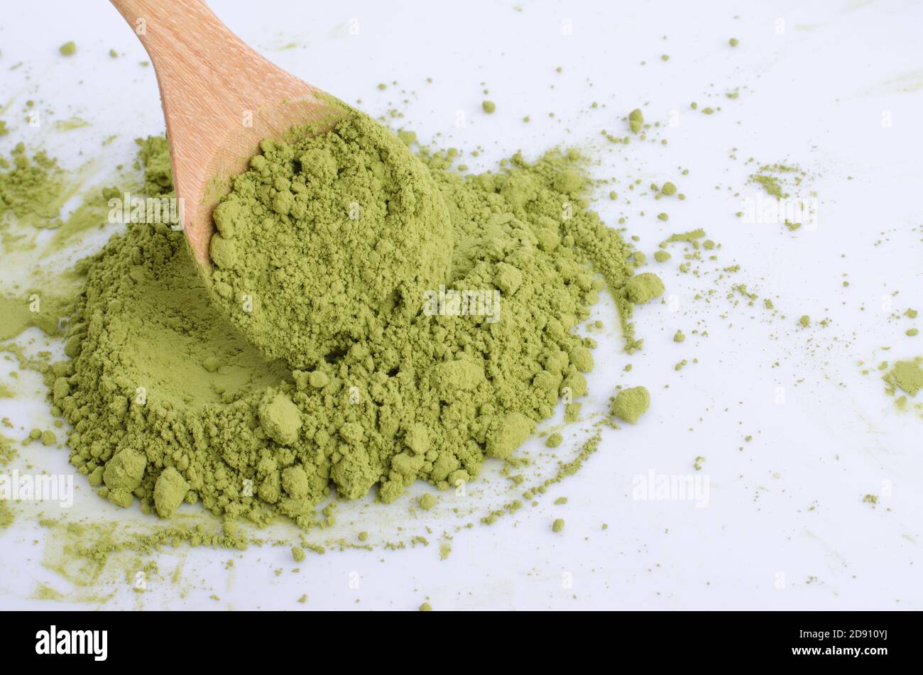 green powder isolated on white background Stock Photo - Alamy