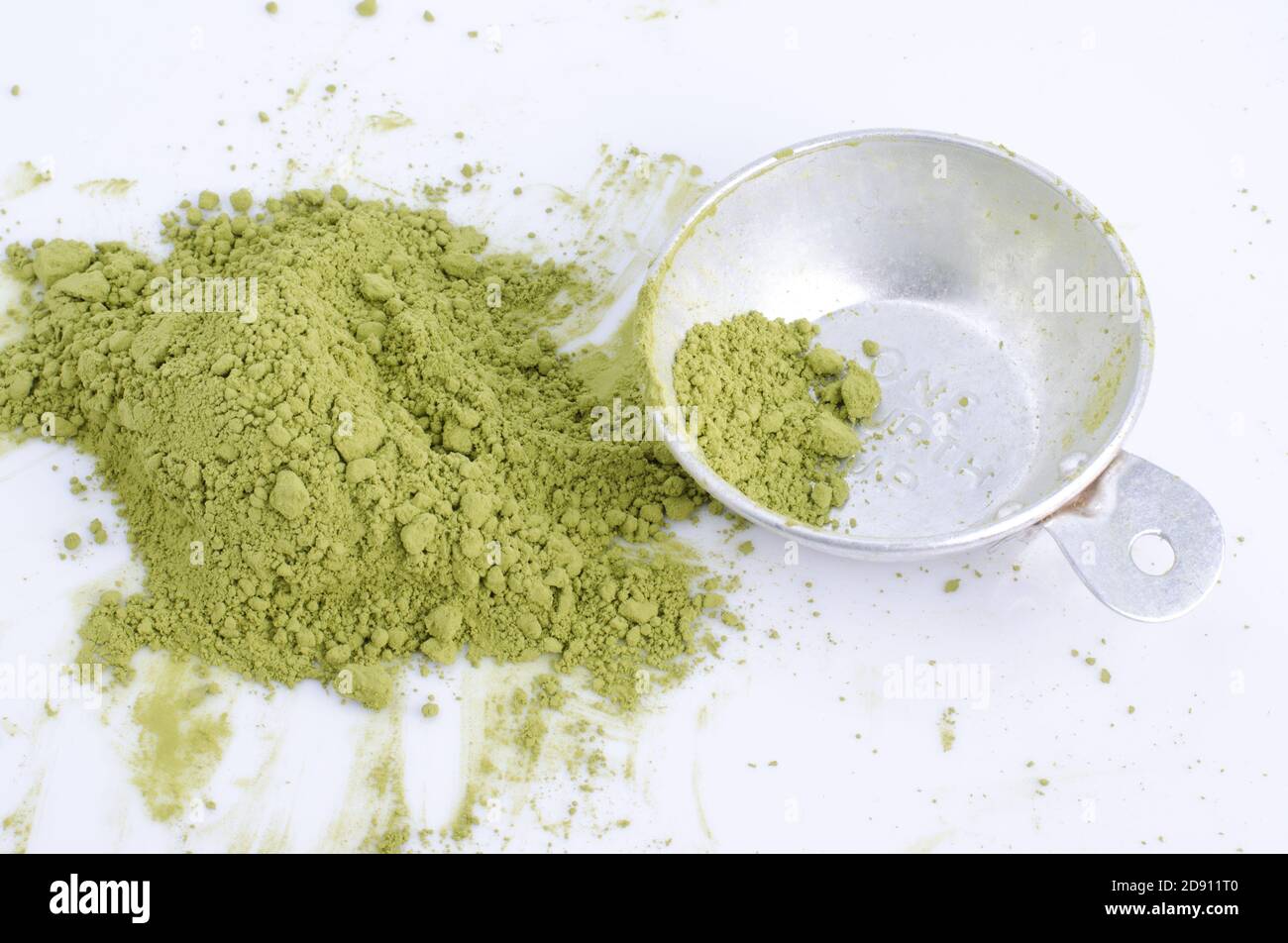 green powder isolated on white background Stock Photo - Alamy
