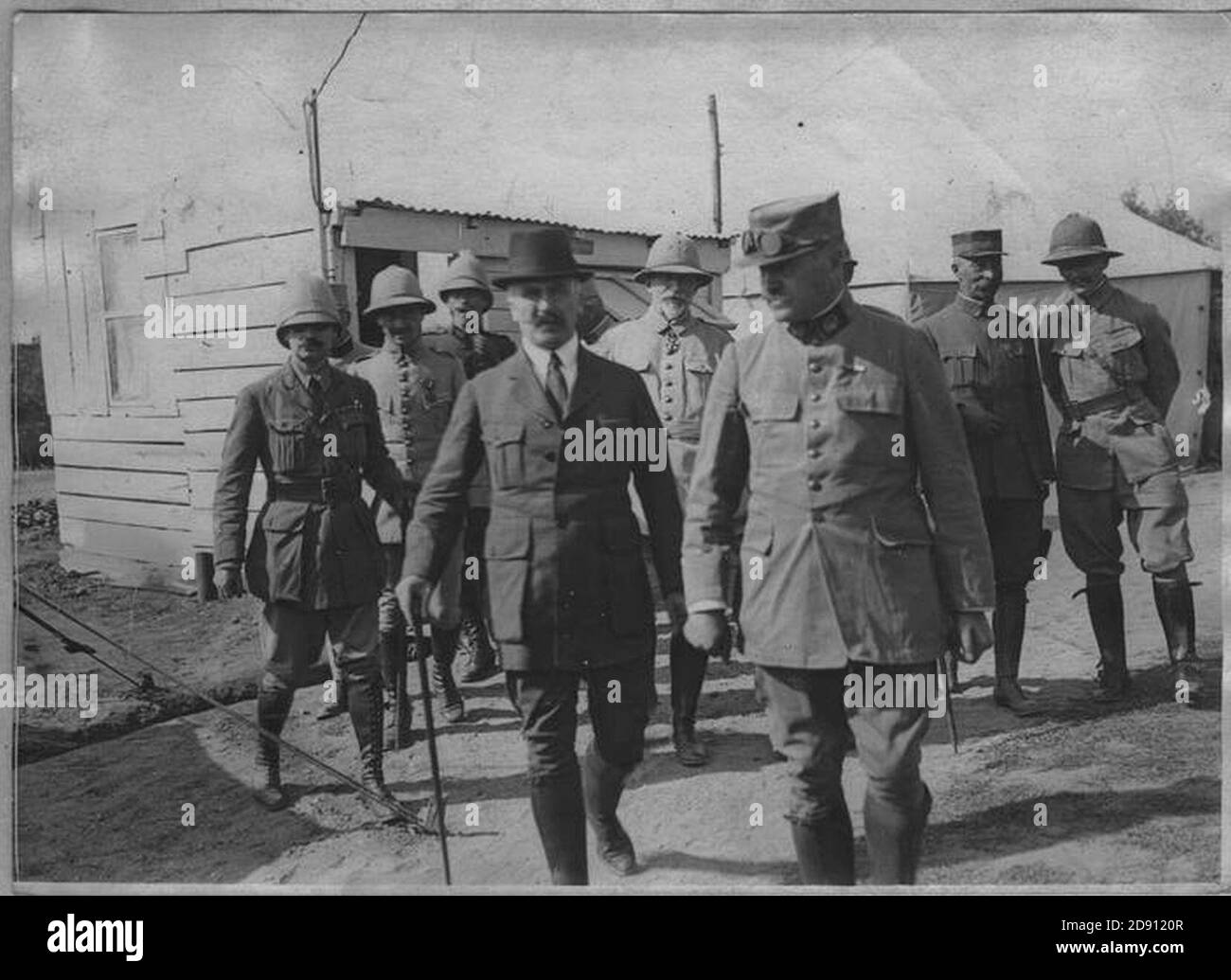 Justin Godart le général Sarrail et le médecin inspecteur Ruotte devant ...
