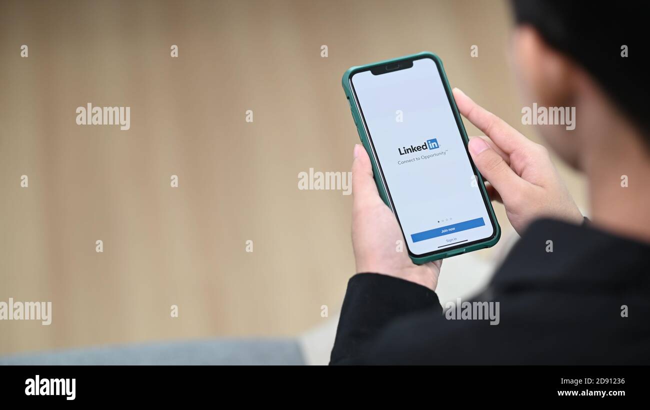 Linkedin app interface hi-res stock photography and images - Alamy