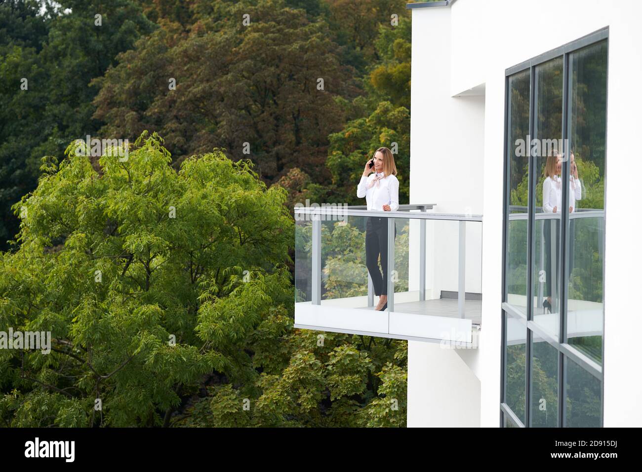 Business people standing balcony hi-res stock photography and images ...