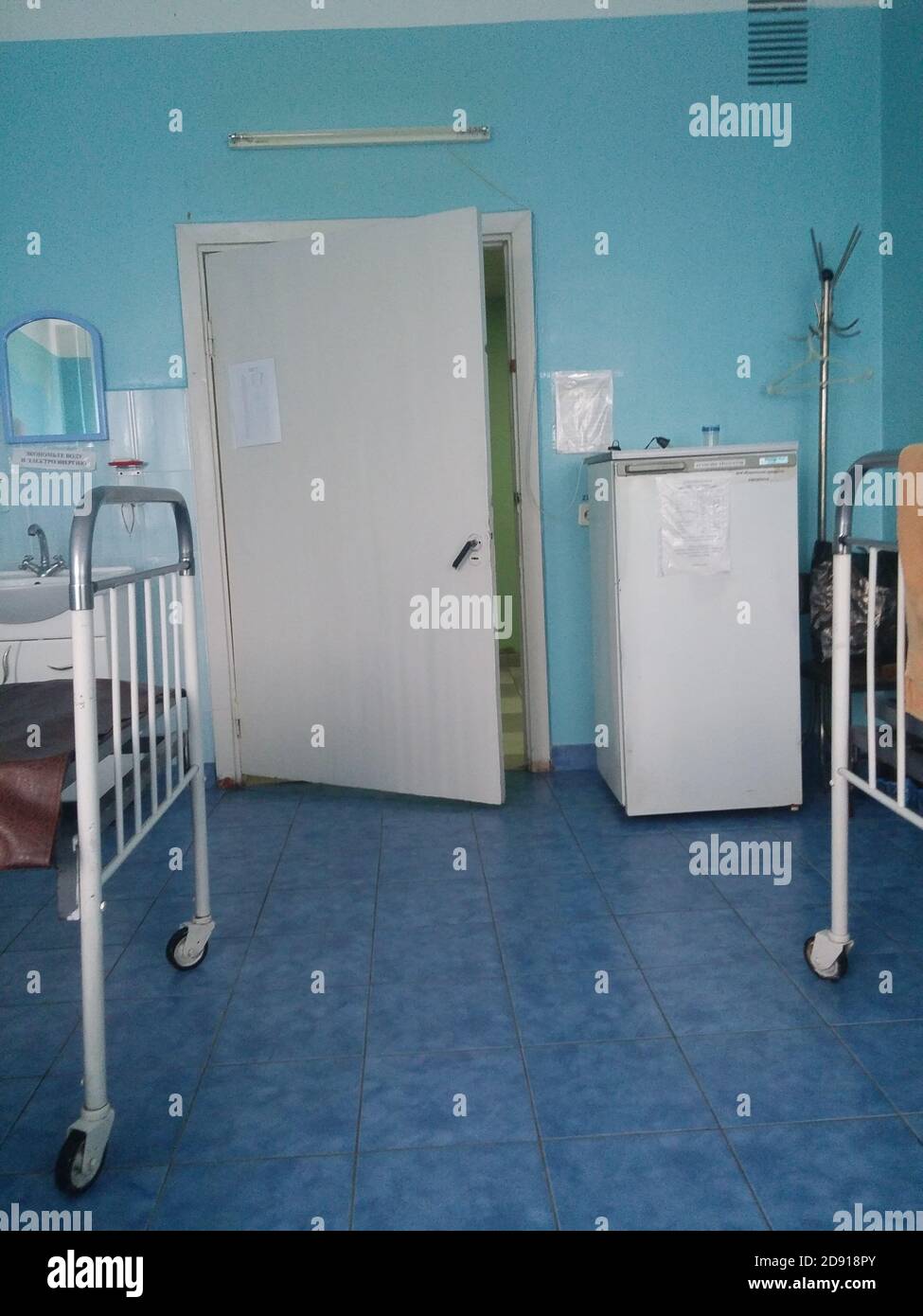 Old hospital bed nobody hi-res stock photography and images - Alamy