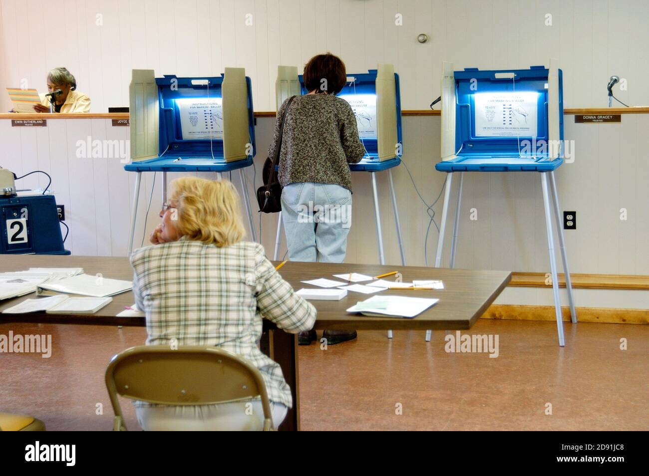 Cast ballots hi-res stock photography and images - Alamy